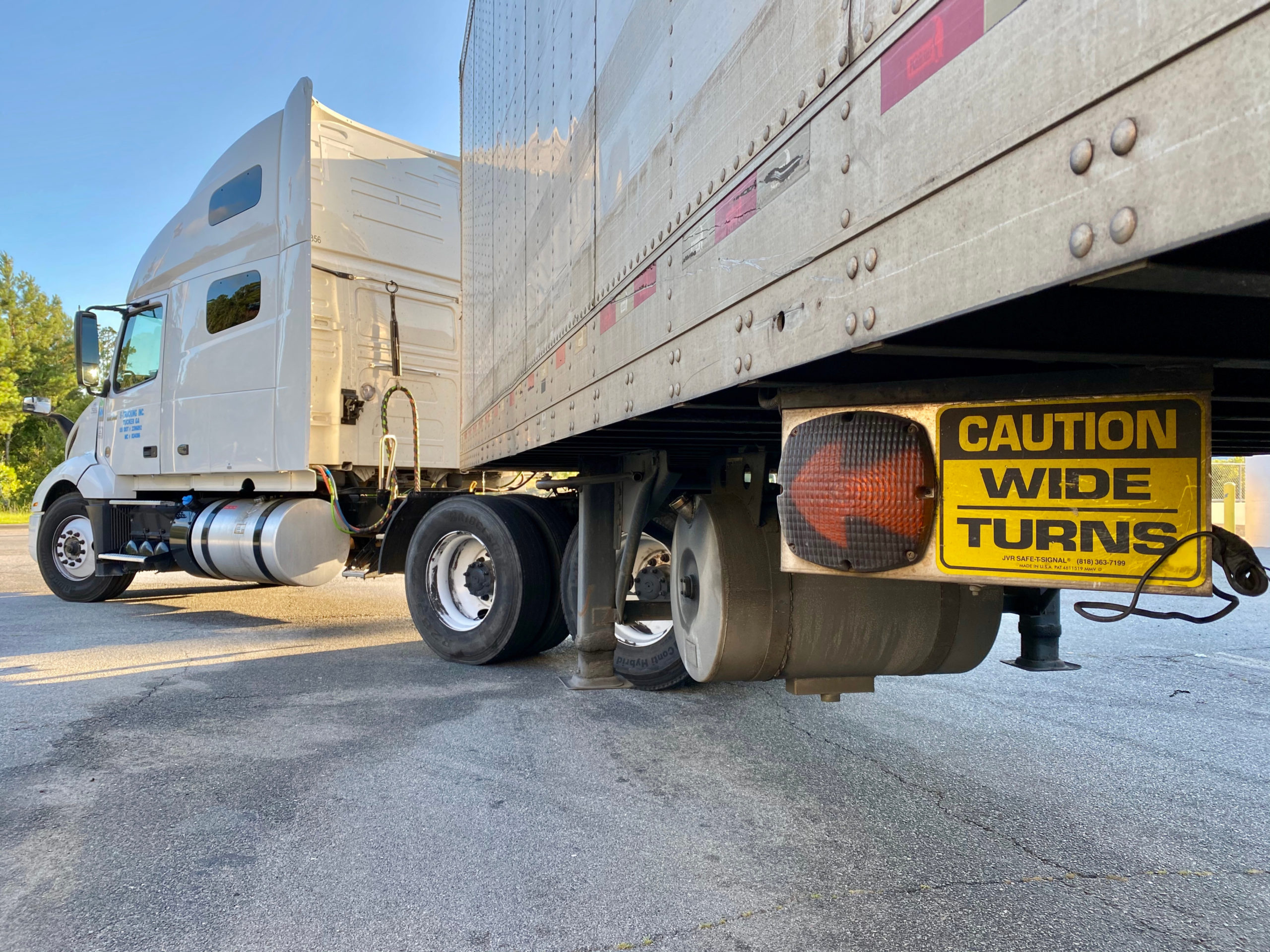 Baton Rouge Wide Turn Truck Accident Lawyer | Tractor-Trailer Wrecks